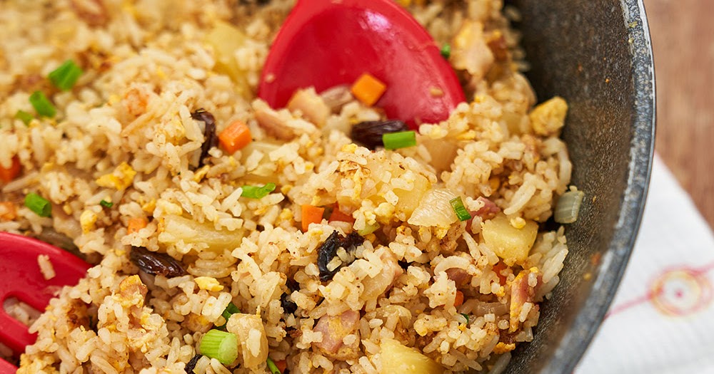 dailydelicious thai: Pineapple fried rice: savoury and sweet fried rice