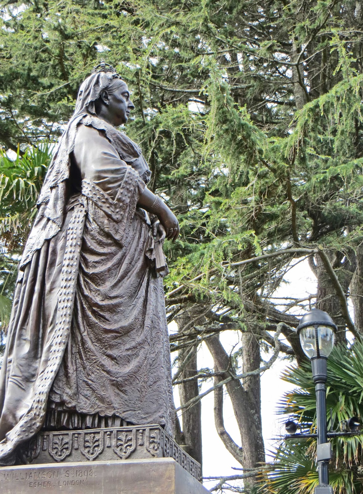 sconzani: The frozen people: sculptures of Auckland