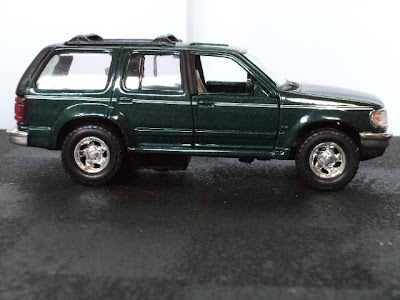 AUTOS A ESCALA: FORD EXPLORER 1998