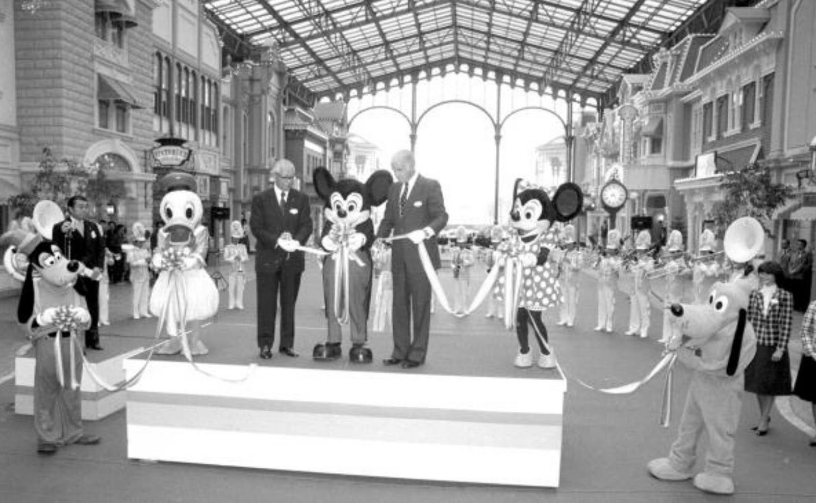 Disney Avenue: A Rare Look at How Disney Decided to Build Tokyo Disneyland