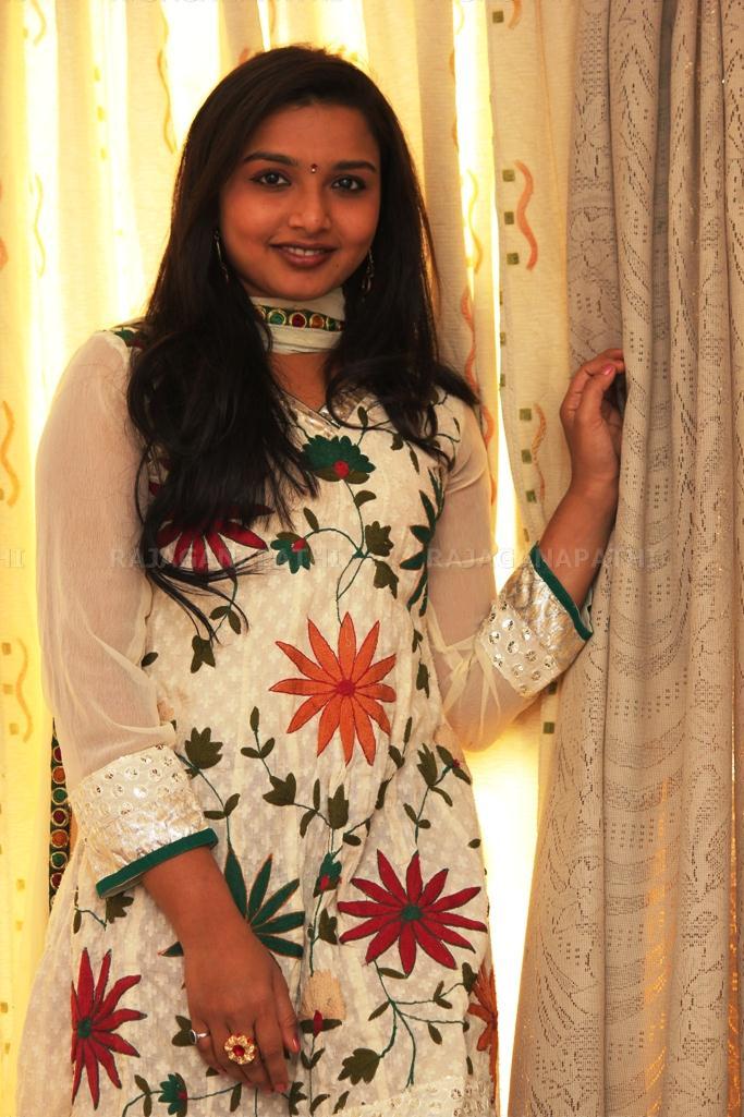 ENGEYUM EPPOTHUM FAME ACTRESS DEEPTHI STILLS COLLECTION | GATEWAY TO ...