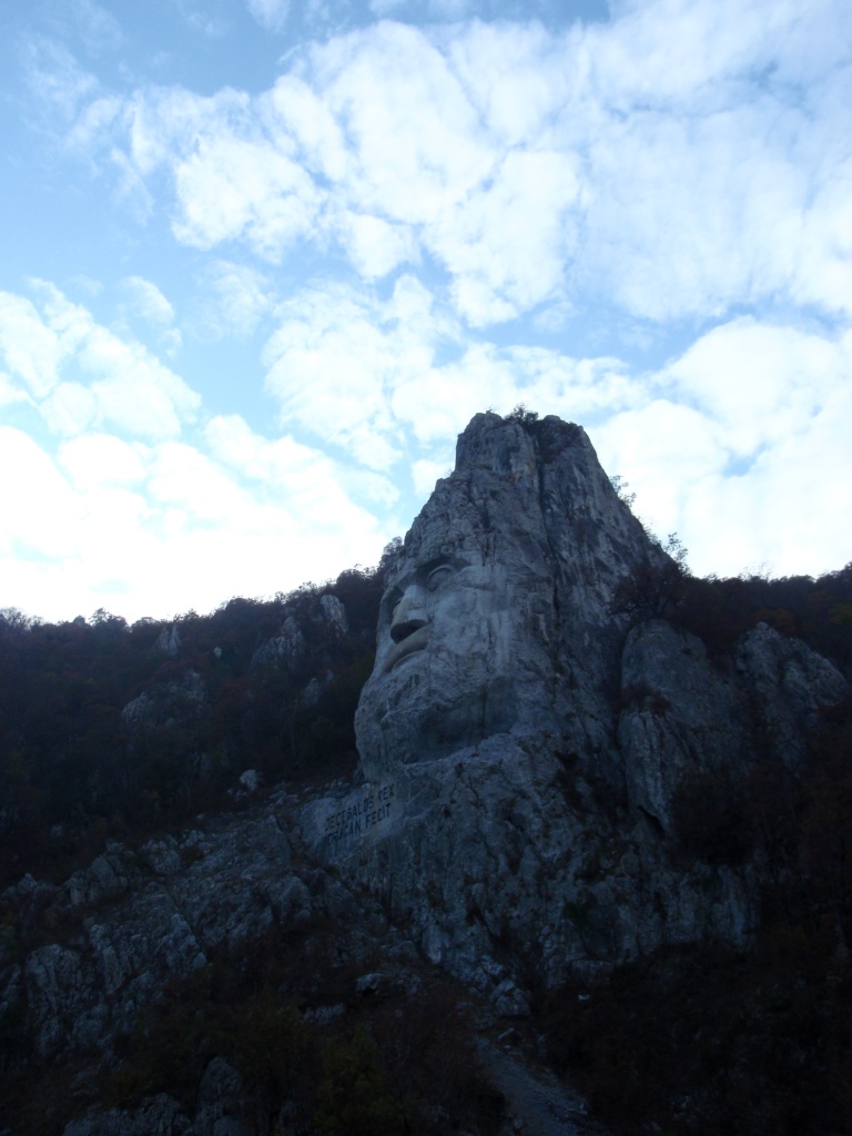 La defilare, în defileu – Romania vazuta din caiac