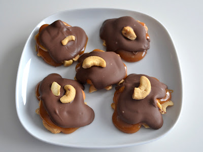 wallpaperindigo: Candy With Mixed Nuts