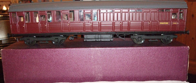 GEOFF TYLER - RAILWAY MODELLER: O GAUGE COACHES STILL AVAILABLE