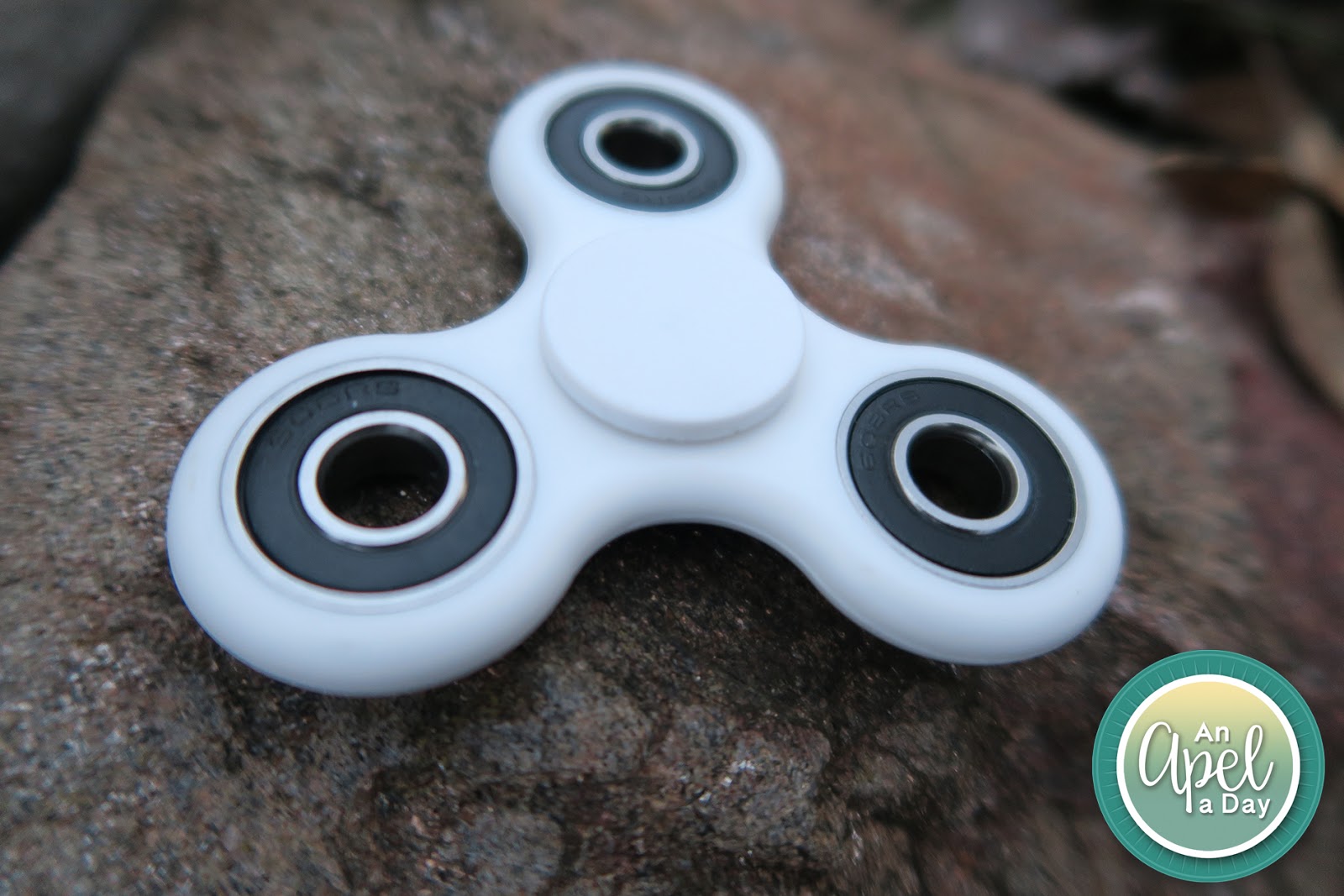 An Apel a Day: Tri-Spinner High Performance Fidget Toy Review