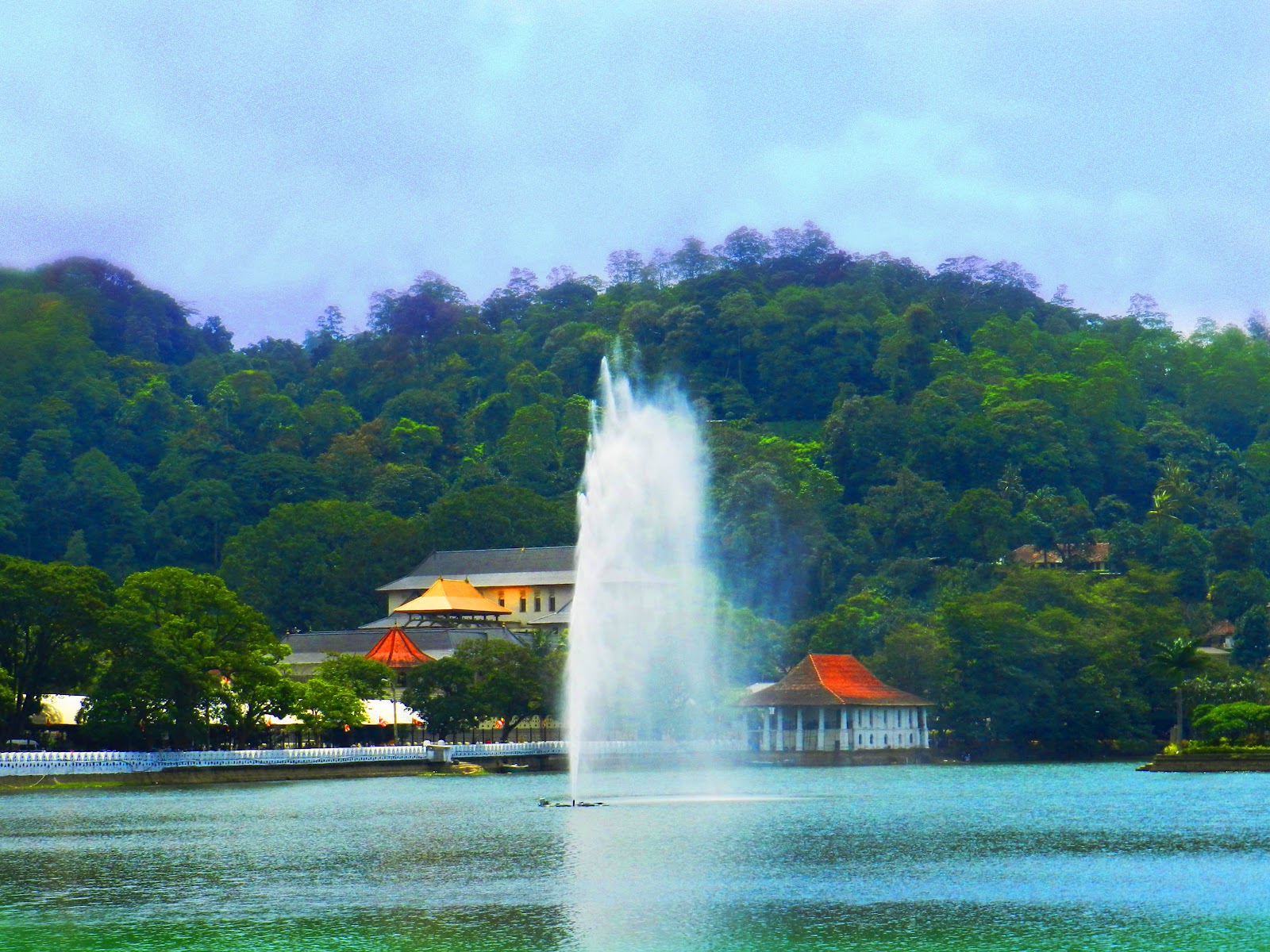 CharithMania: Sri Dalada Maligawa