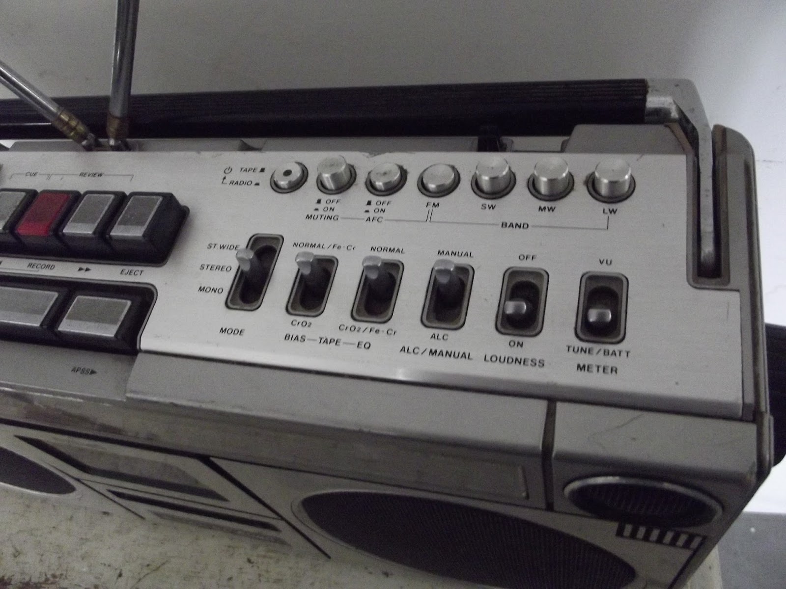 SHARP GF-9090 BOOMBOX GHETTOBLASTER stereo radio cassette vintage FM