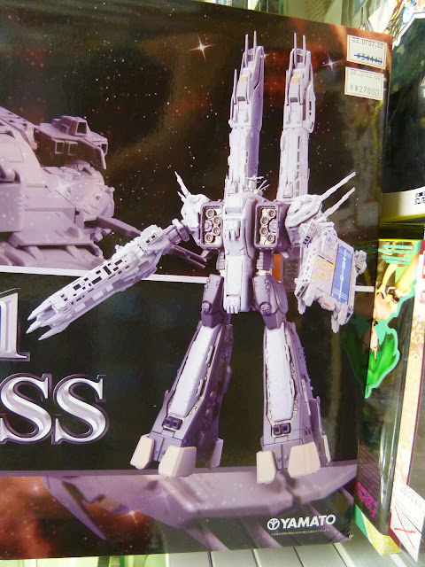 Robotech. SDF-1 a escala en Akihabara