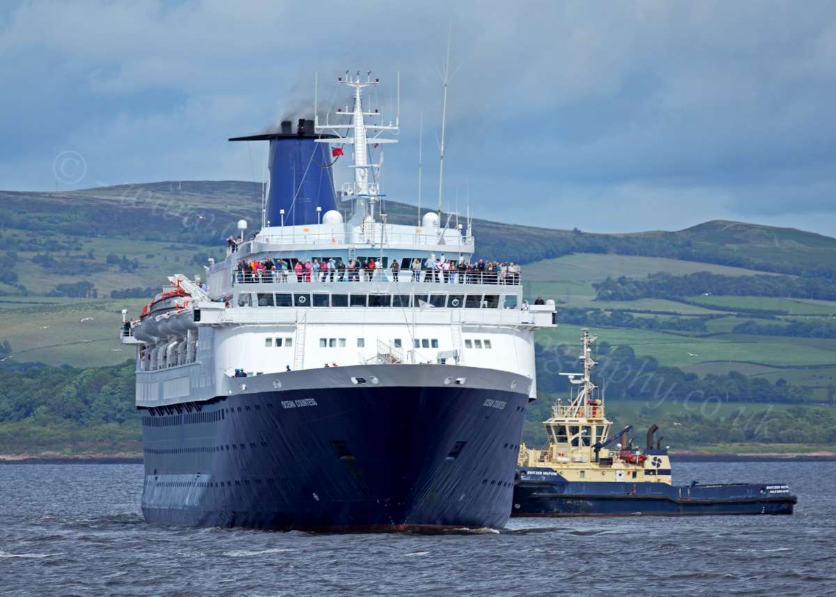 Dougie Coull Photography: Ocean Countess - Departing Greenock