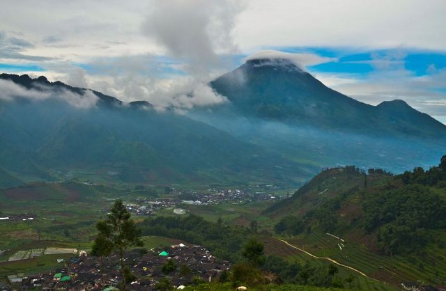 Dieng Highland the most beatiful land above the clouds in Indonesia ...
