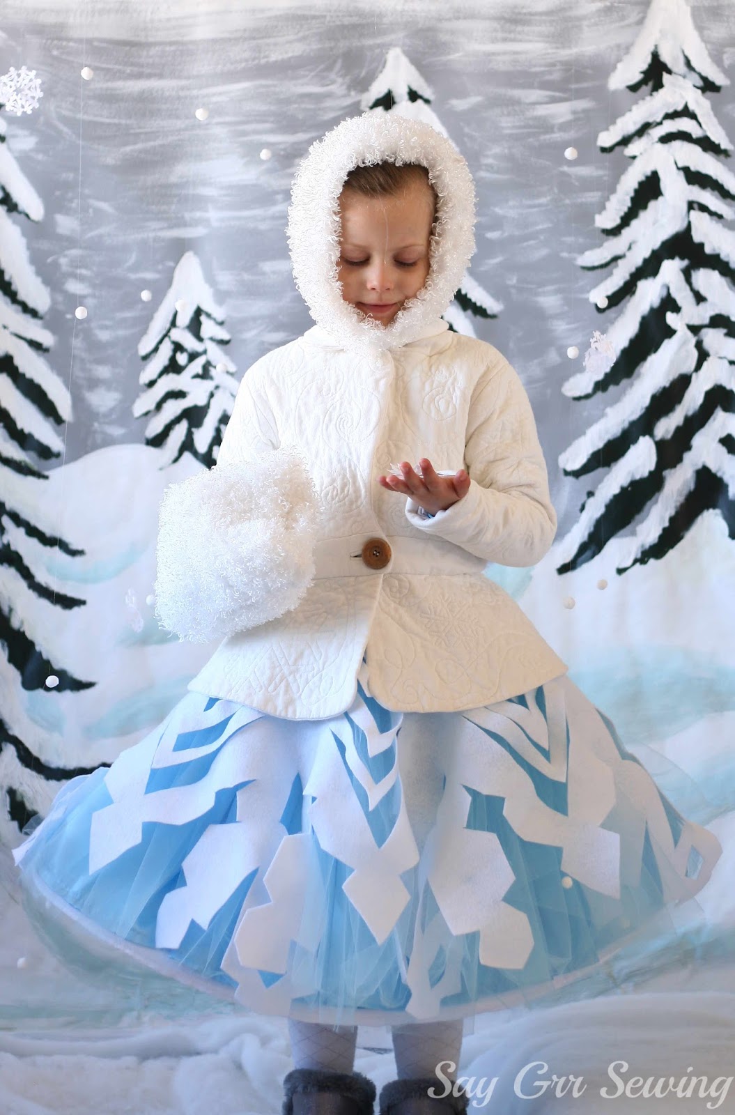 Say Grr Sewing: Snowflake Outfit
