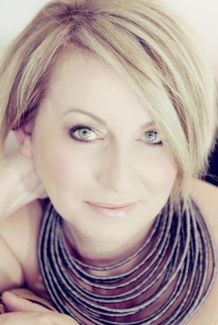 CURVY FASHION EXCHANGE: Evie Foster: Kiss my Curves