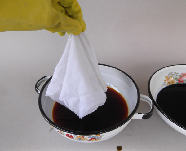 Textile Arts Now: Dip-dyeing fabrics with two colors