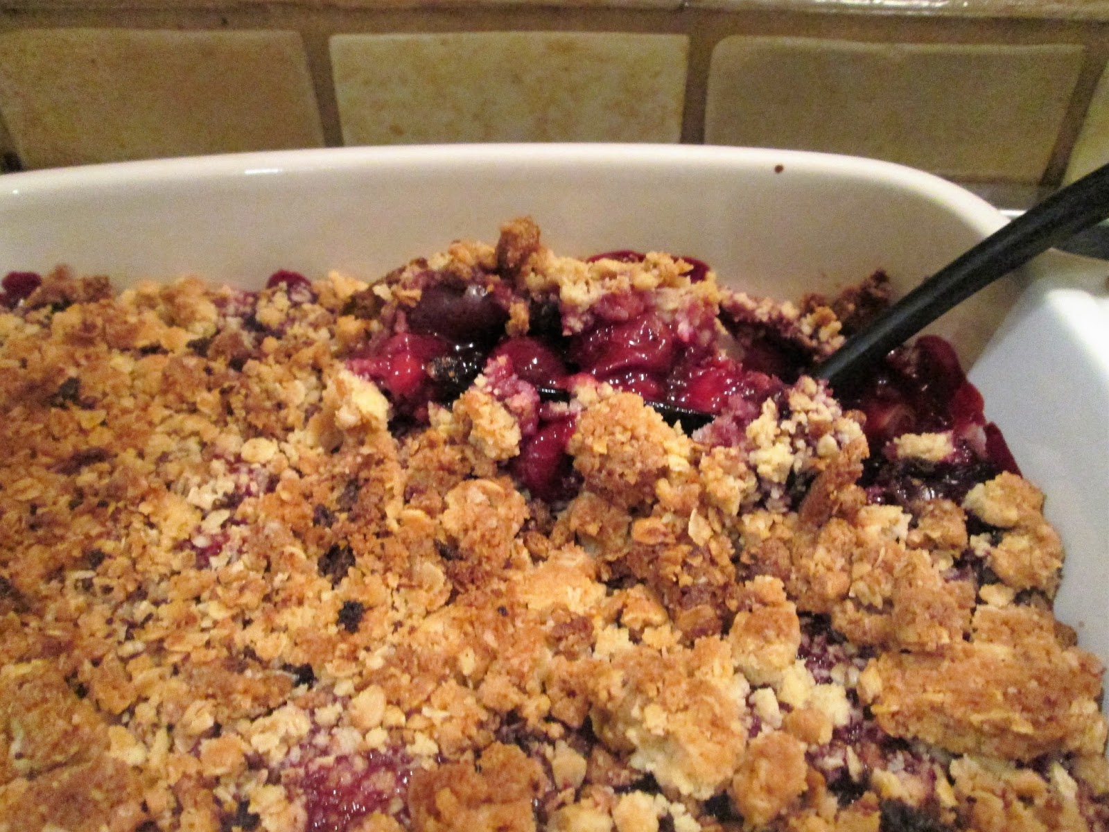 The Family Seesaw: Recipe - Berry Oat Crumble