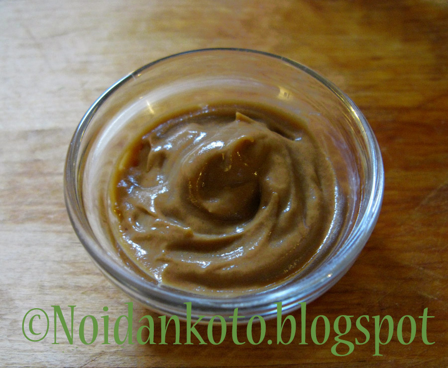 Noidankoto; Valkosipulia ja Salviaa: Sinappi (Sinapis)