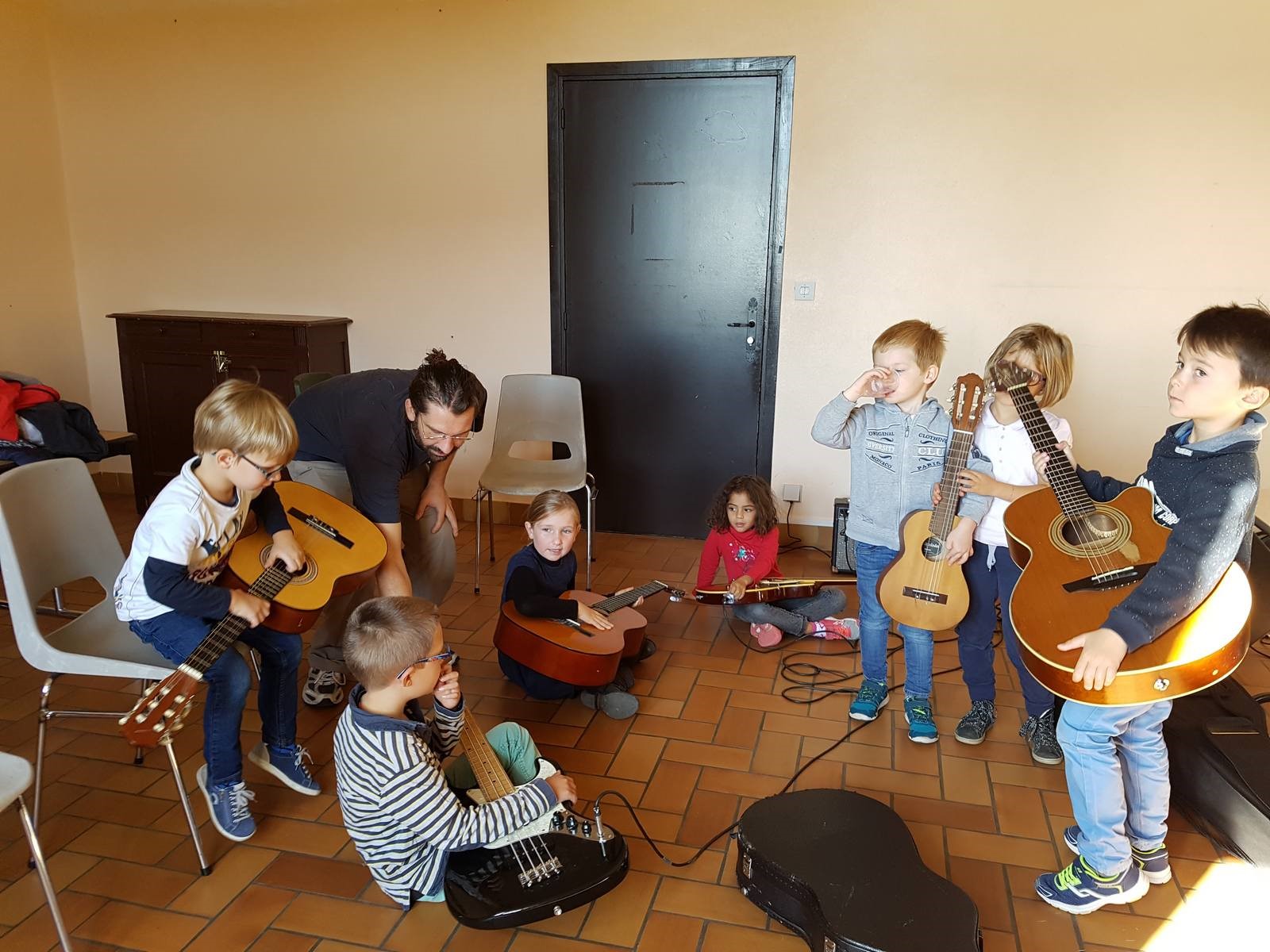Ecole de musique de charnay: Atelier découverte instrumentale : La guitare