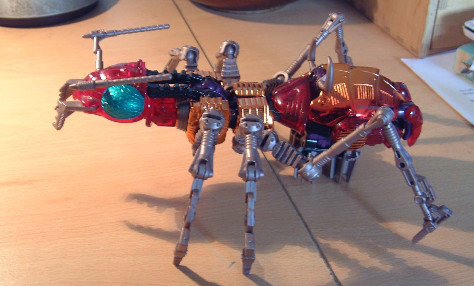 THE TRANSFORMERS: BEAST WARS SCAVENGER