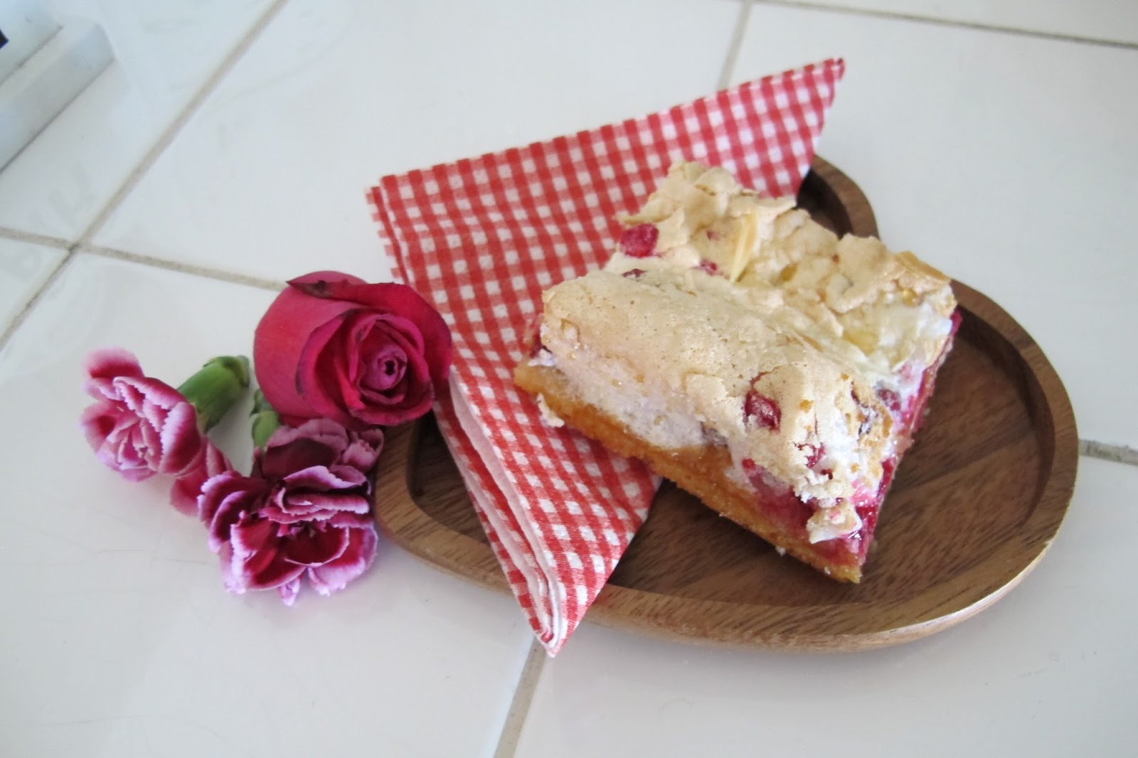 my sweet addiction: Lingonkaka med marängtäcke