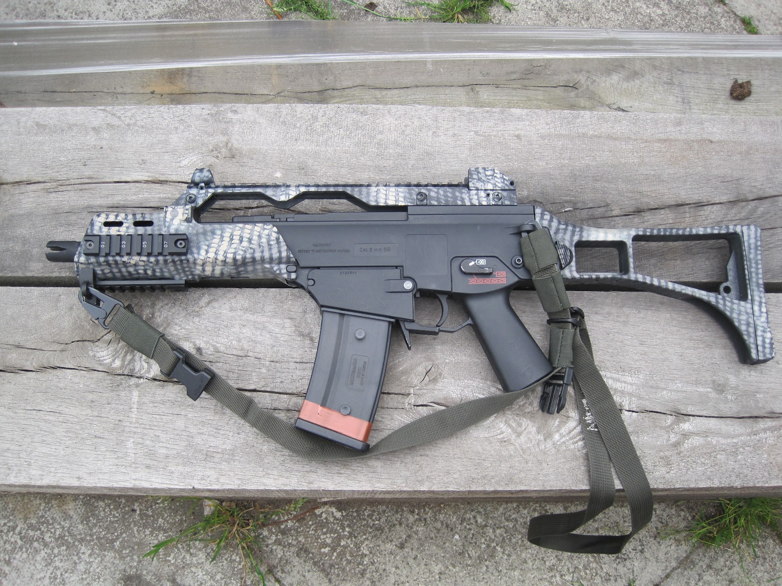 The Crapworks: Spray painting a simple but effective camouflage pattern