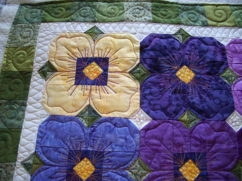 Sew-n-Sew Quilting: Pansy Quilting....