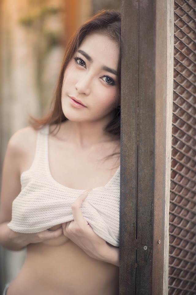 ប្រលោមលោកខ្លី: Model : Phasinee Boonrod