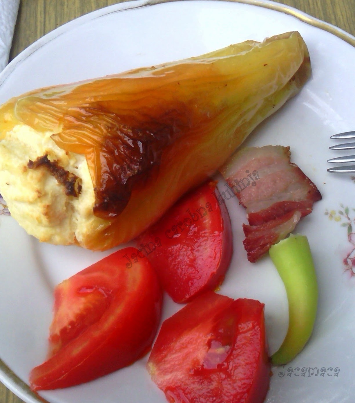 Jacina carobna kuhinja: Paprike punjene sa sirom i grizom