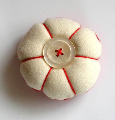 fiberluscious: The Classic Pincushion