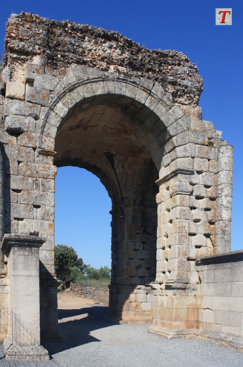 Turistilla.com: Yacimiento romano de Cáparra, en Cáceres.