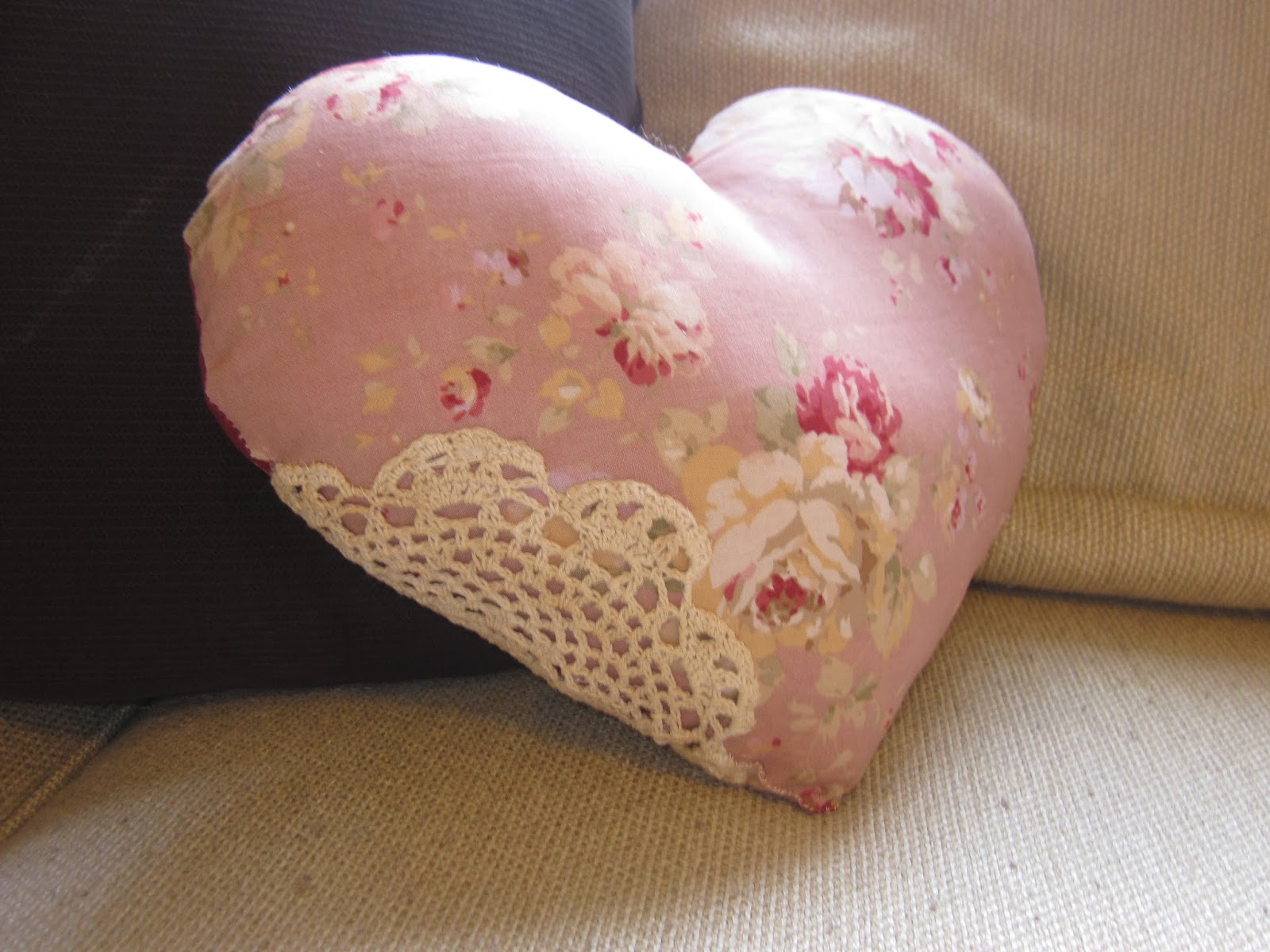 Queen B Creates: Heart Pillow