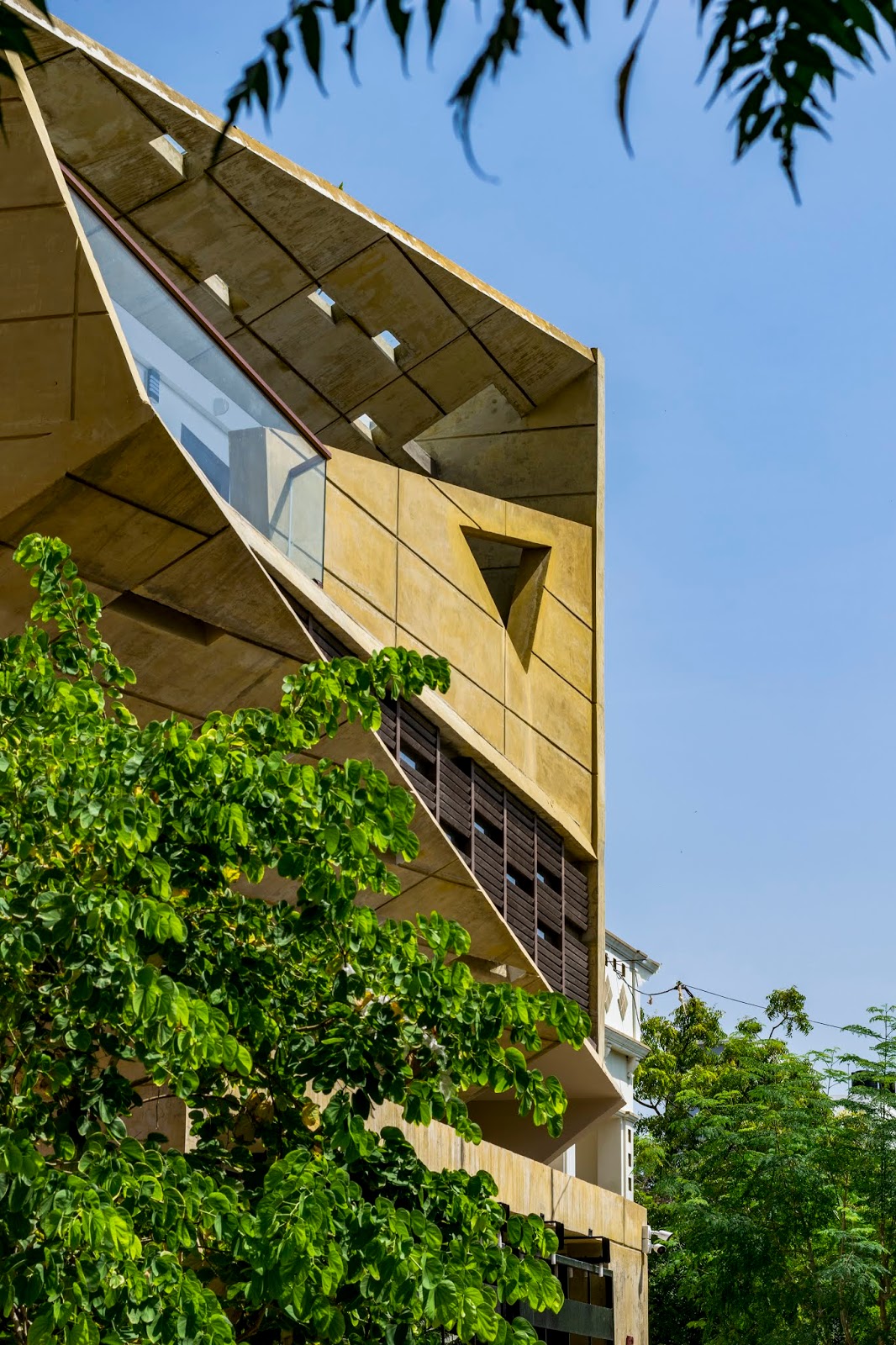 Murali Architects: RAMESH RESIDENCE@ECR