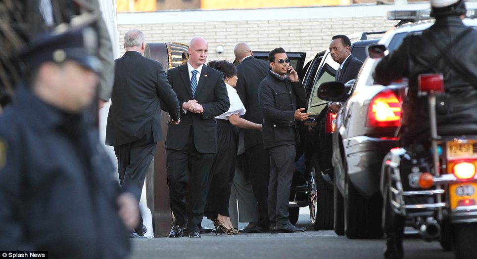 Whitney Houston's mother and daughter lead mourners ahead of funeral in ...