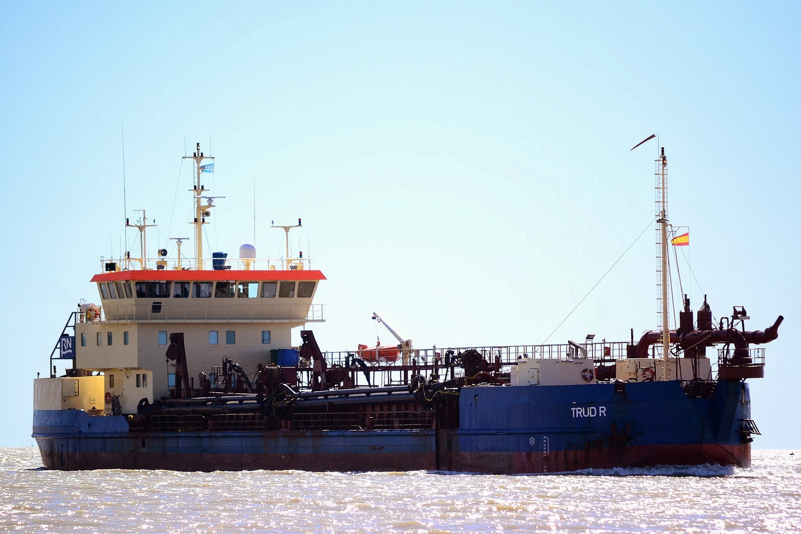 BUQUES MERCANTES A SU PASO POR SANLUCAR DE BARRAMEDA: TRUD R