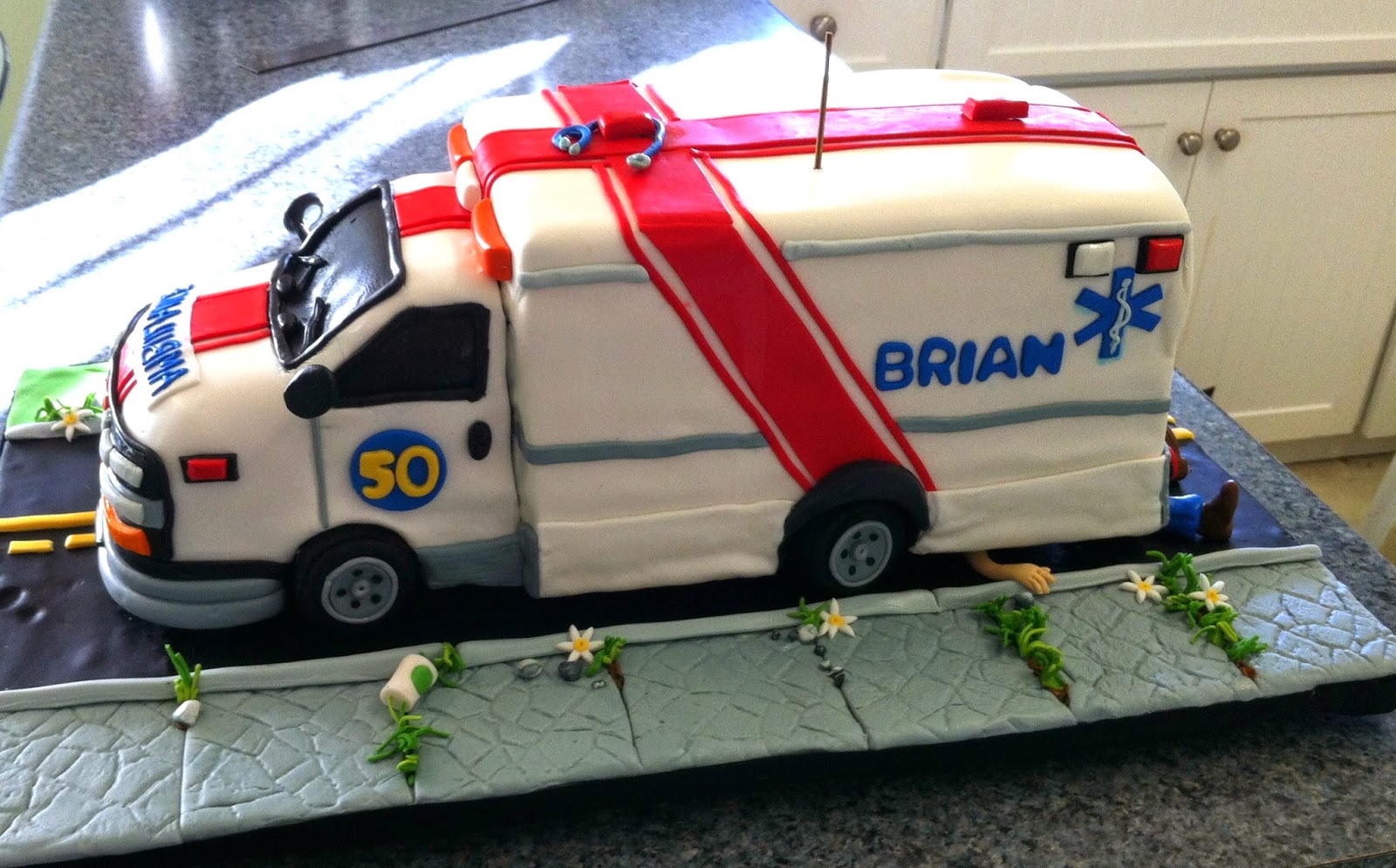 Hogan's Sweet Art: Ambulance cake