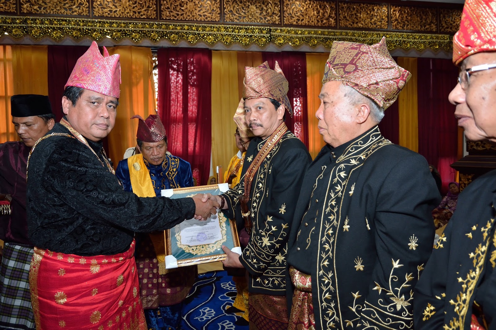 BERITAKU: Gubernur Jambi HBA Serahkan Piagam Gelar Adat Melayu Kepada ...