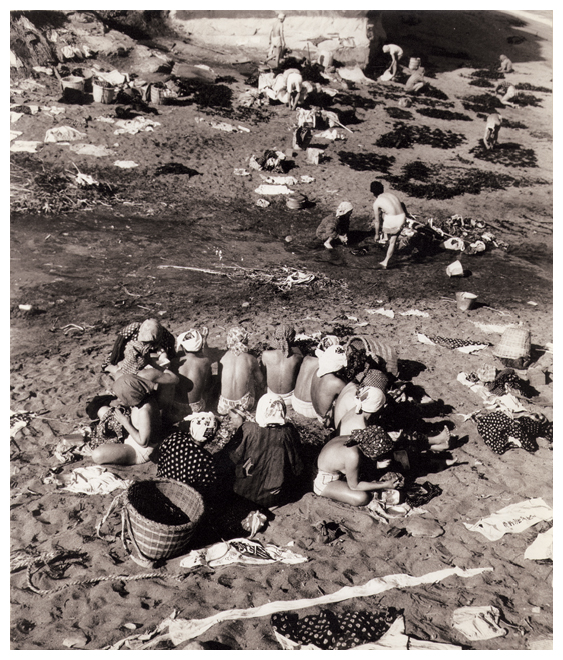 robert doisneau and sophia thomalla: Photographer Iwase Yoshiyuki's Ama ...