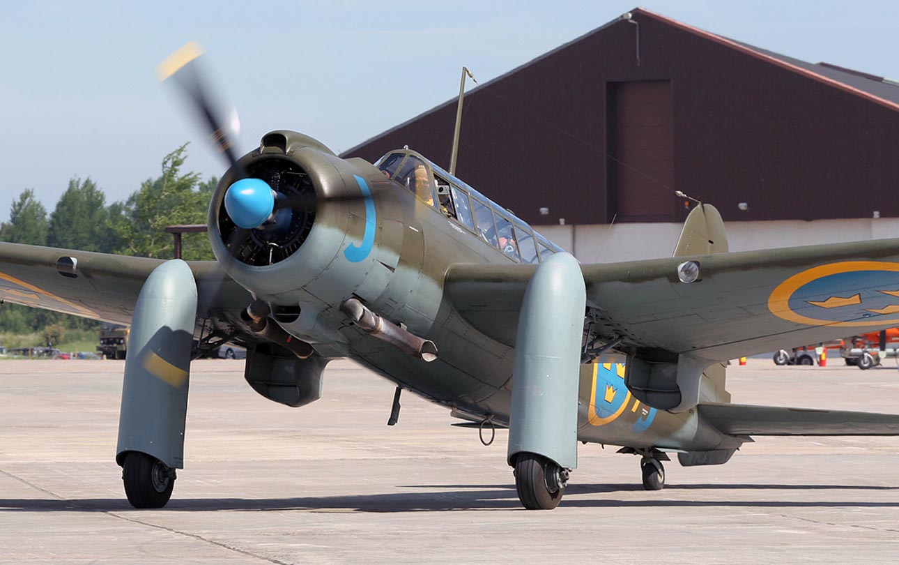 nhungdoicanh: SAAB 17