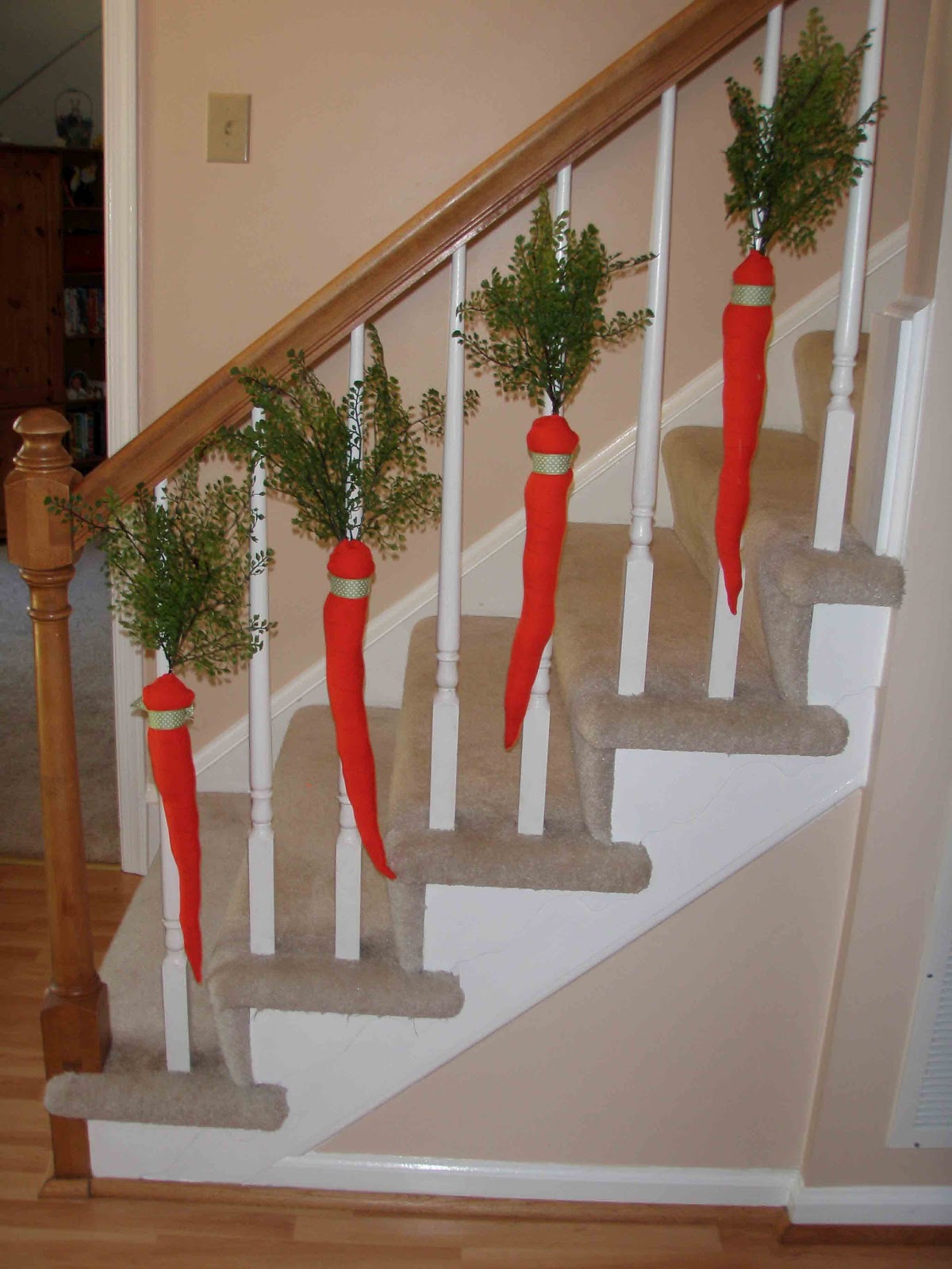 Crack of Dawn Crafts: Easter Fabric Carrot Decorations