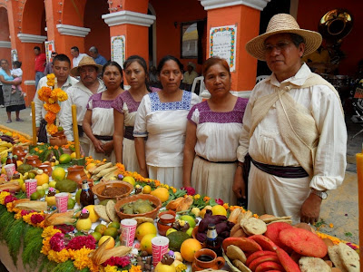NAHUAS DE MEXICO: VESTIMENTA (ACTUAL) Y GASTRONOMIA