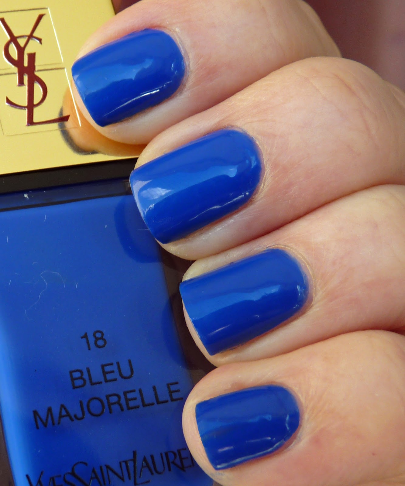 Com Verniz: Bleu Majorelle, Yves Saint Laurent