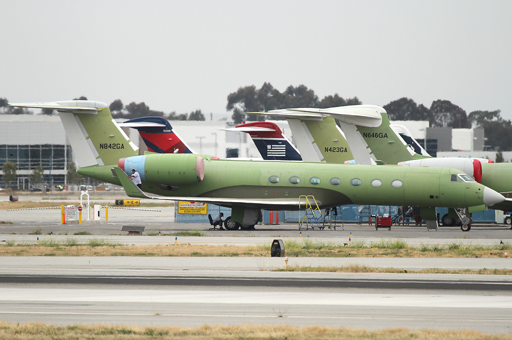Aero Pacific Flightlines: Three "Green" Gulfstreams at Long Beach