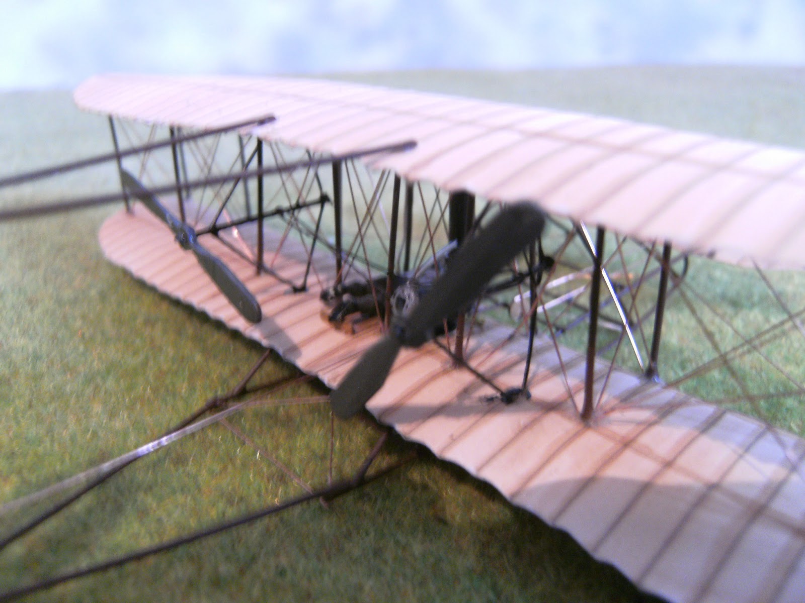 Happyscale-Modellbau: Wright Flyer - papermodel ( and wire ) 1:72