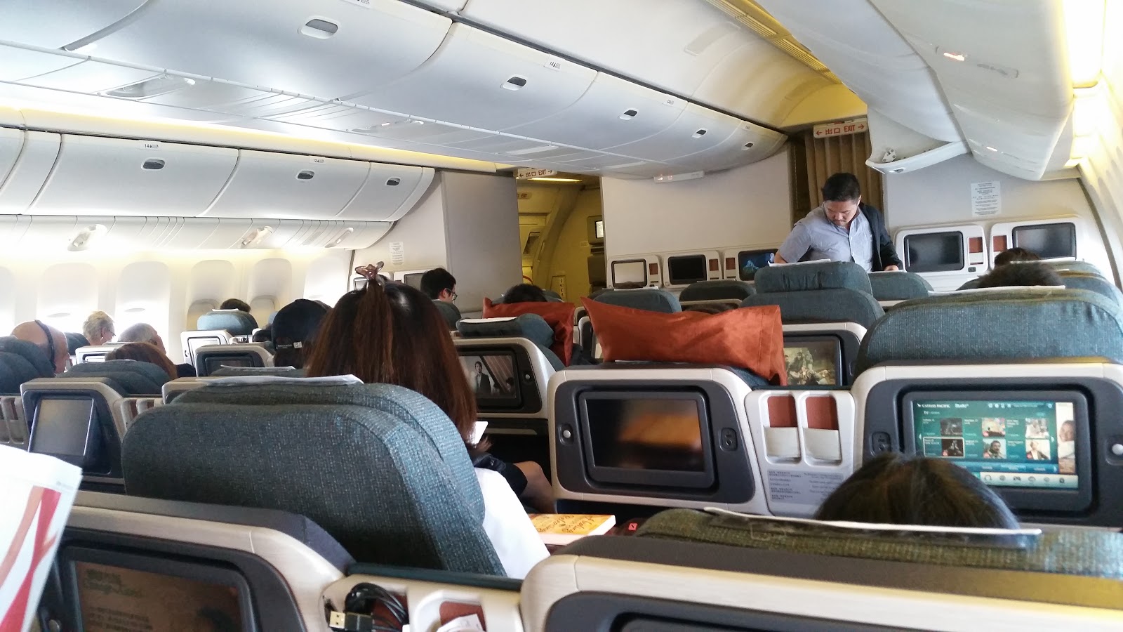 Cathay Pacific Regional Business Class : CX739 Hong Kong to Singapore ...