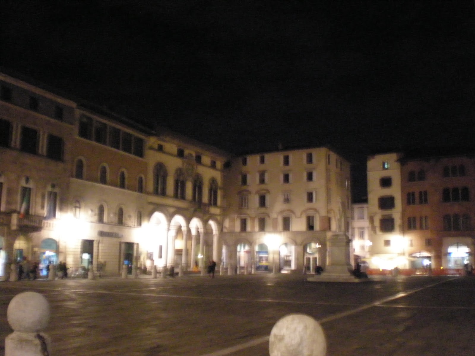 Un sardo in giro: Lucca di notte