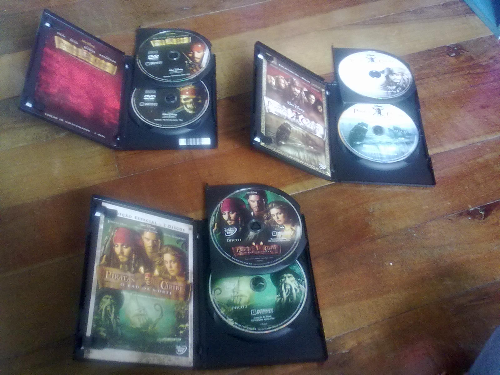 Desapego da Paola: BOX DVD: Piratas do Caribe - Os 3 filmes! Todos DVD ...