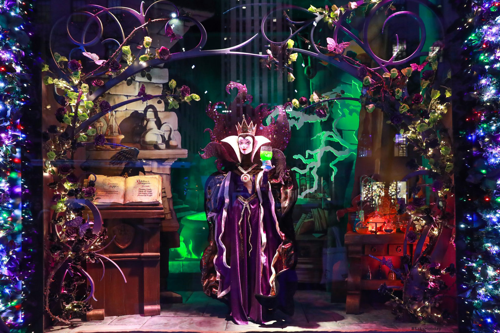 Filmic Light - Snow White Archive: Snow White 80th Anniversary Window ...