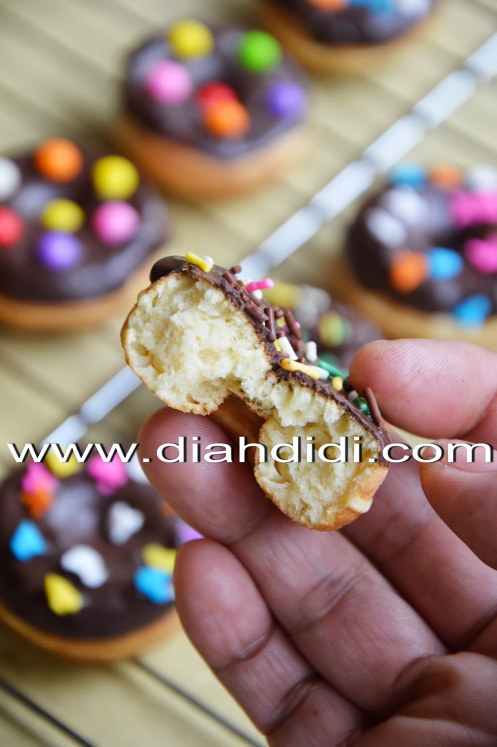 Diah Didi's Kitchen: Resep Donat Mini Pakai Cetakan Donat Listrik