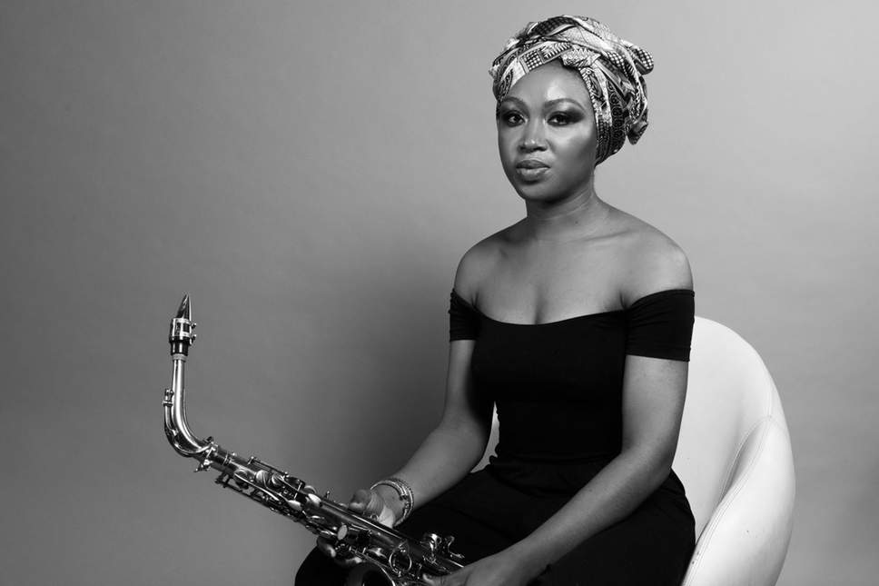 O saxofone celestial da Camilla George - Oganpazan