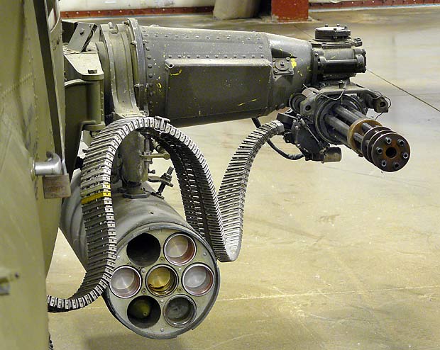 VEICULOS E ARMAMENTOS MILITARES: GENERAL ELECTRIC M-134 MINIGUN