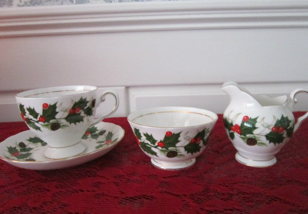 Relevant Tea Leaf: Christmas Teapots - Part III