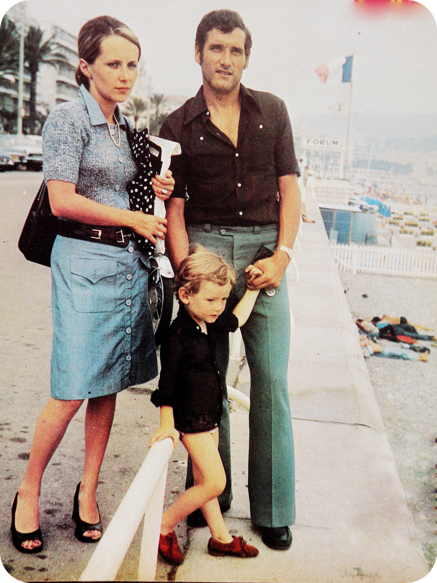 HOLIDAYS IN THE SUN. Hervé Revelli.